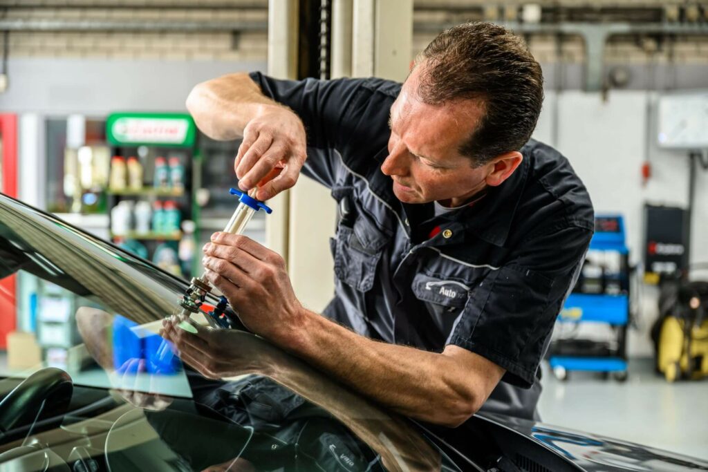 Autoruit vervangen in Lemelerveld (omgeving Raalte) | Autobedrijf Van Ewijk